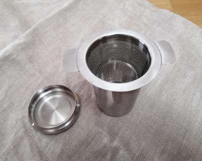 Teesieb aus Edelstahl – Teesieb mit Deckel | Töpferei am Wald